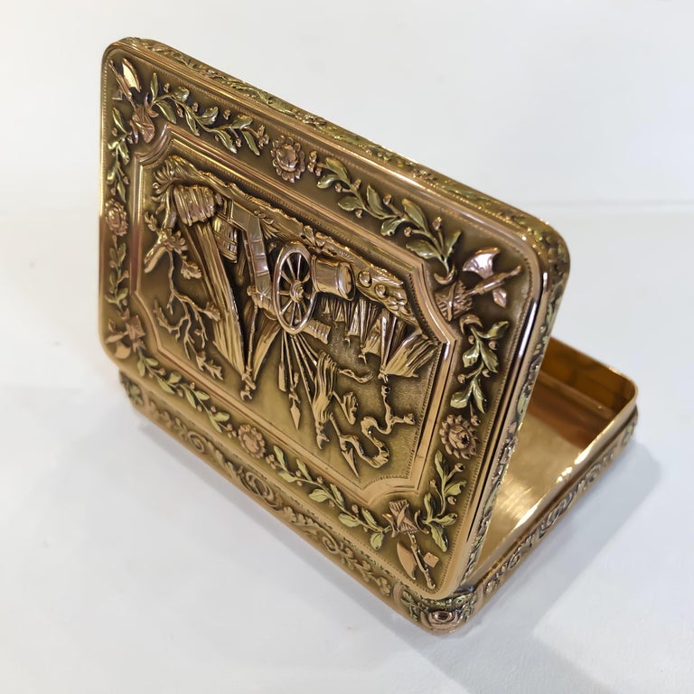 1820s 18 Karat Tri-Color Russian Snuff Box For Sale at 1stDibs