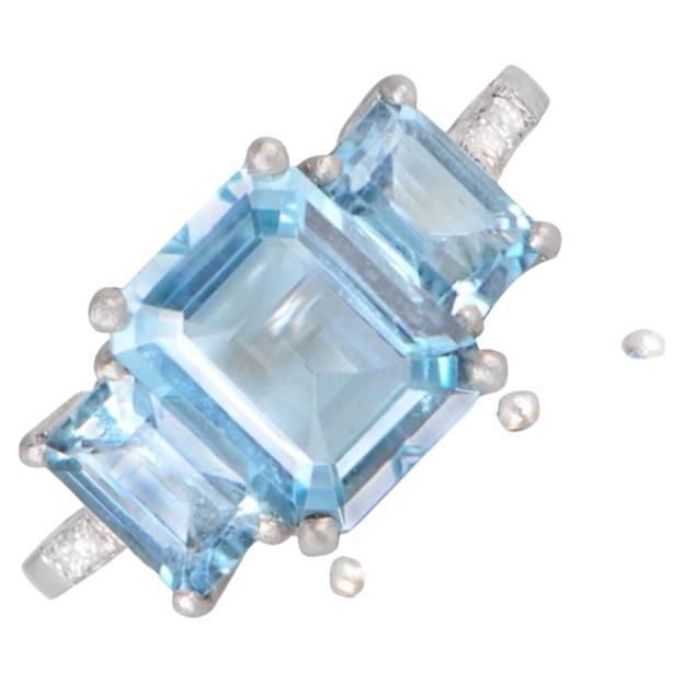 Captivating 1.86ct. Square Radiant Halo Diamond Ring For Sale at 1stDibs