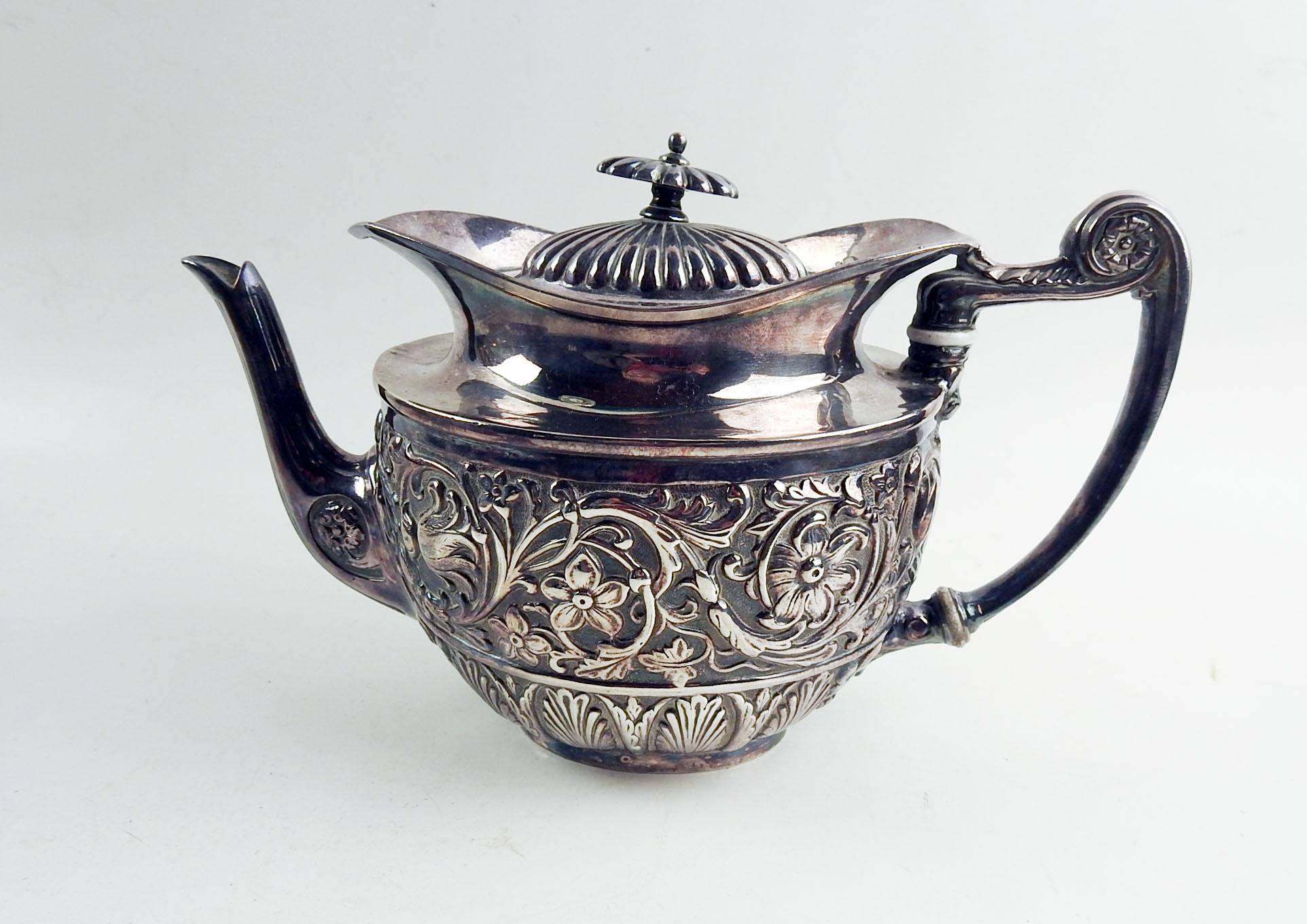 1870 Sheffield Silver Tea and Coffee Pots - a Pair For Sale at 1stDibs