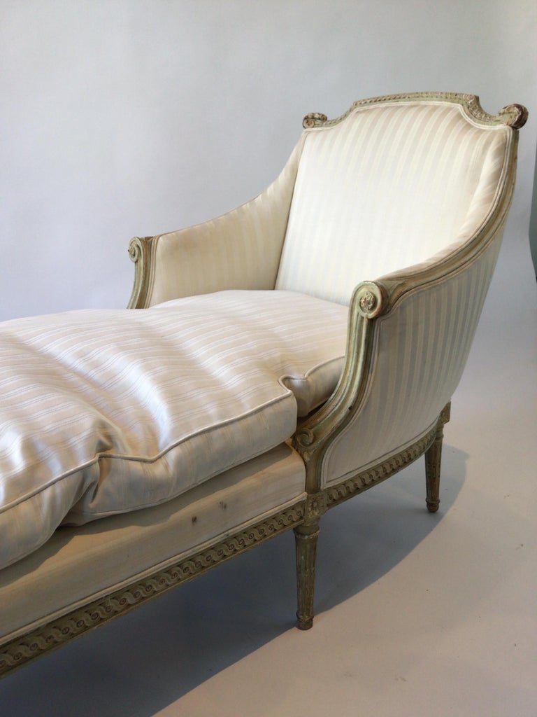 1890s, French Carved Wood Louis XVI Chaise Lounge For Sale at 1stDibs