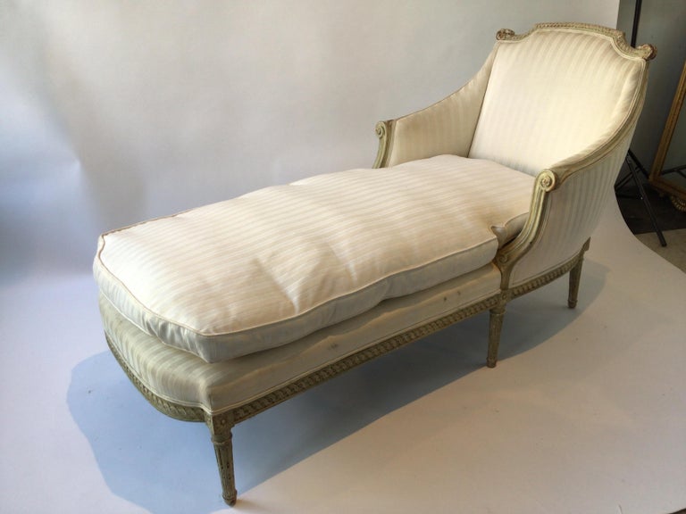 1890s, French Carved Wood Louis XVI Chaise Lounge For Sale at 1stDibs
