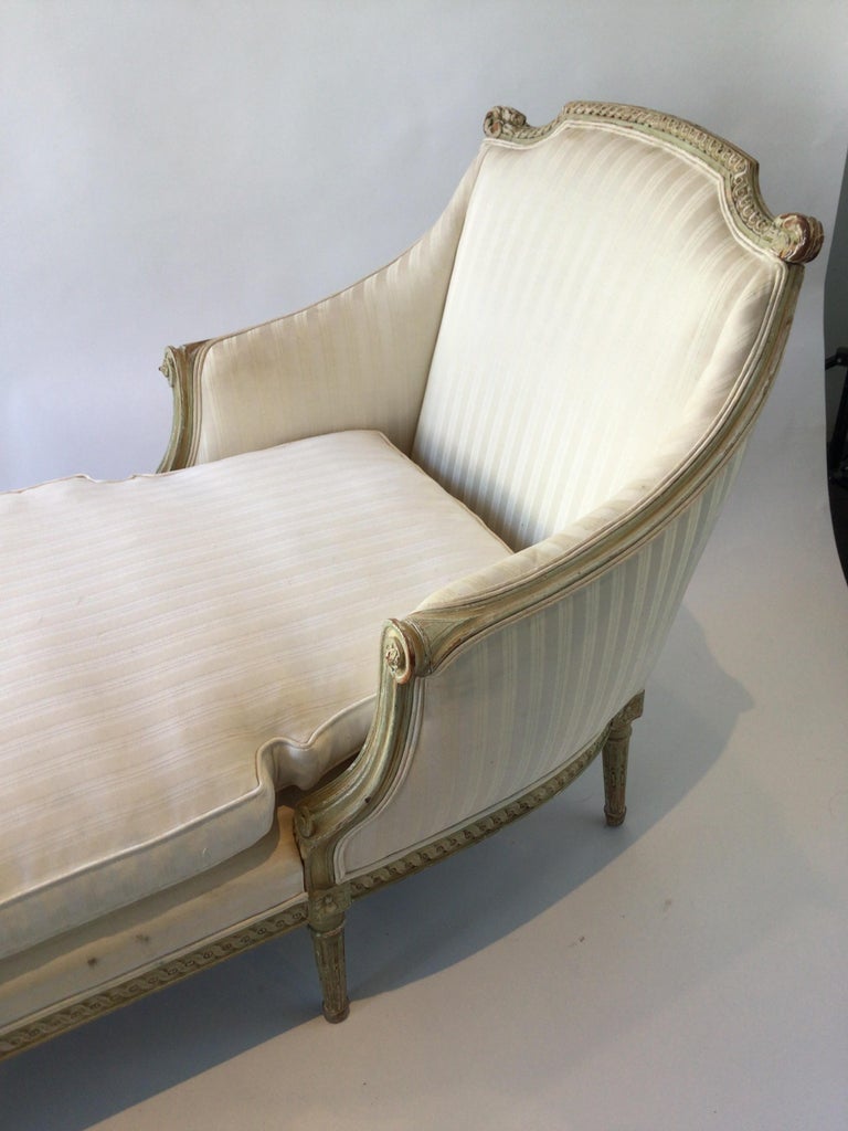 1890s, French Carved Wood Louis XVI Chaise Lounge For Sale at 1stDibs