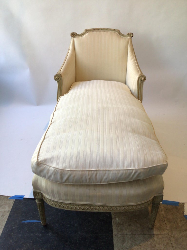 1890s, French Carved Wood Louis XVI Chaise Lounge For Sale at 1stDibs