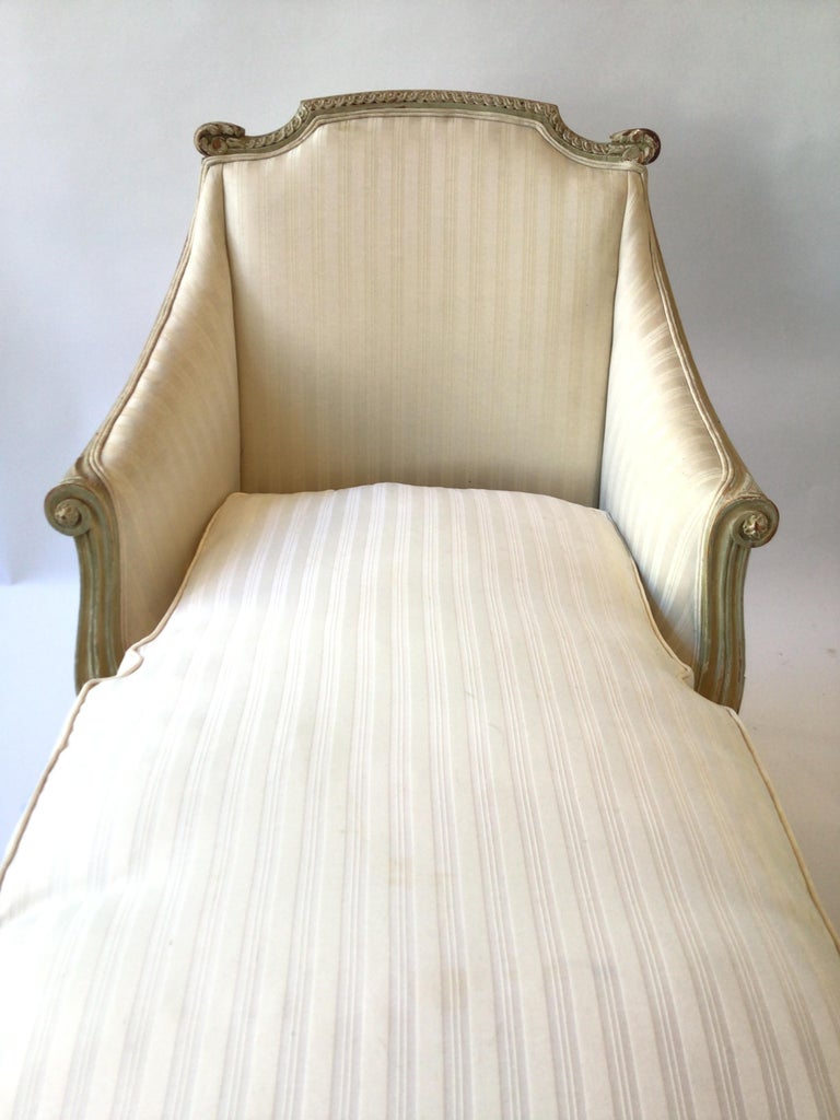 1890s, French Carved Wood Louis XVI Chaise Lounge For Sale at 1stDibs