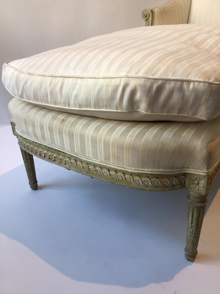 1890s, French Carved Wood Louis XVI Chaise Lounge For Sale at 1stDibs