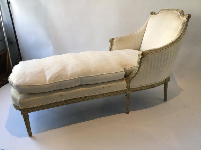 1890s, French Carved Wood Louis XVI Chaise Lounge For Sale at 1stDibs