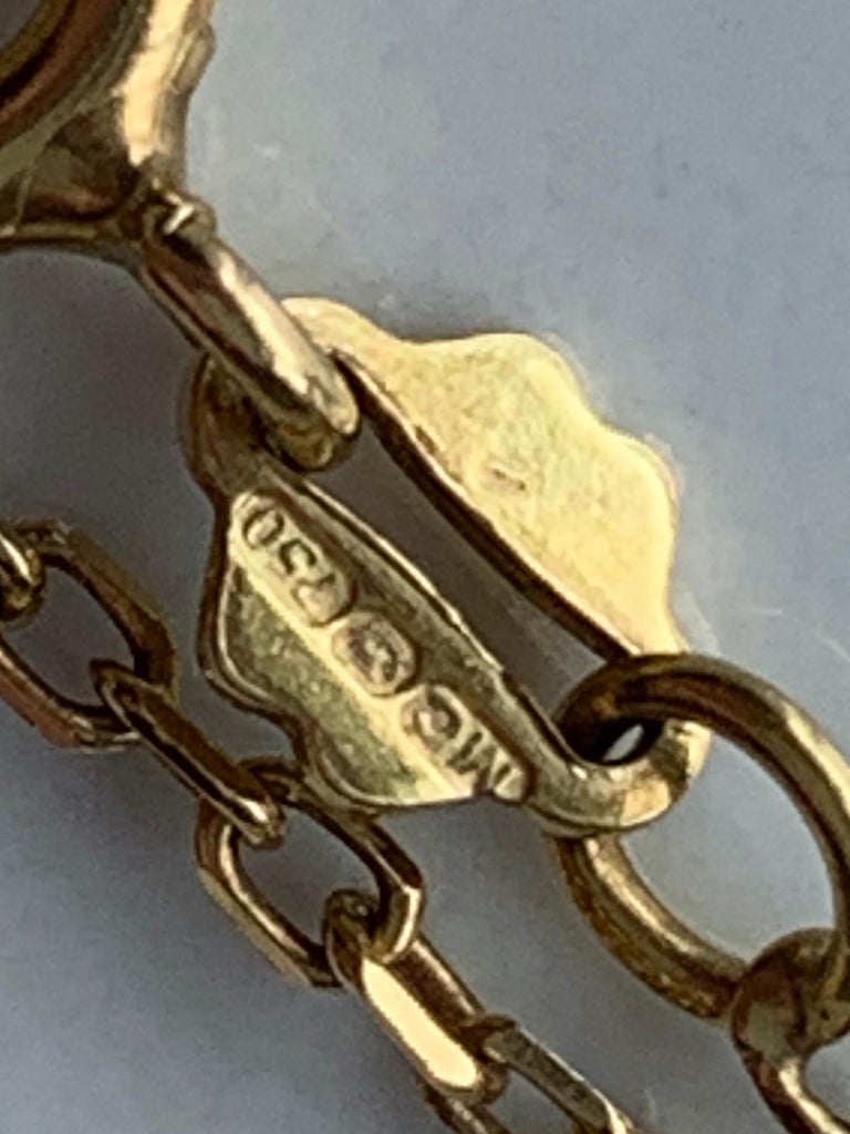 18ct 750 Gold Cross and 18ct Gold Chain For Sale at 1stDibs
