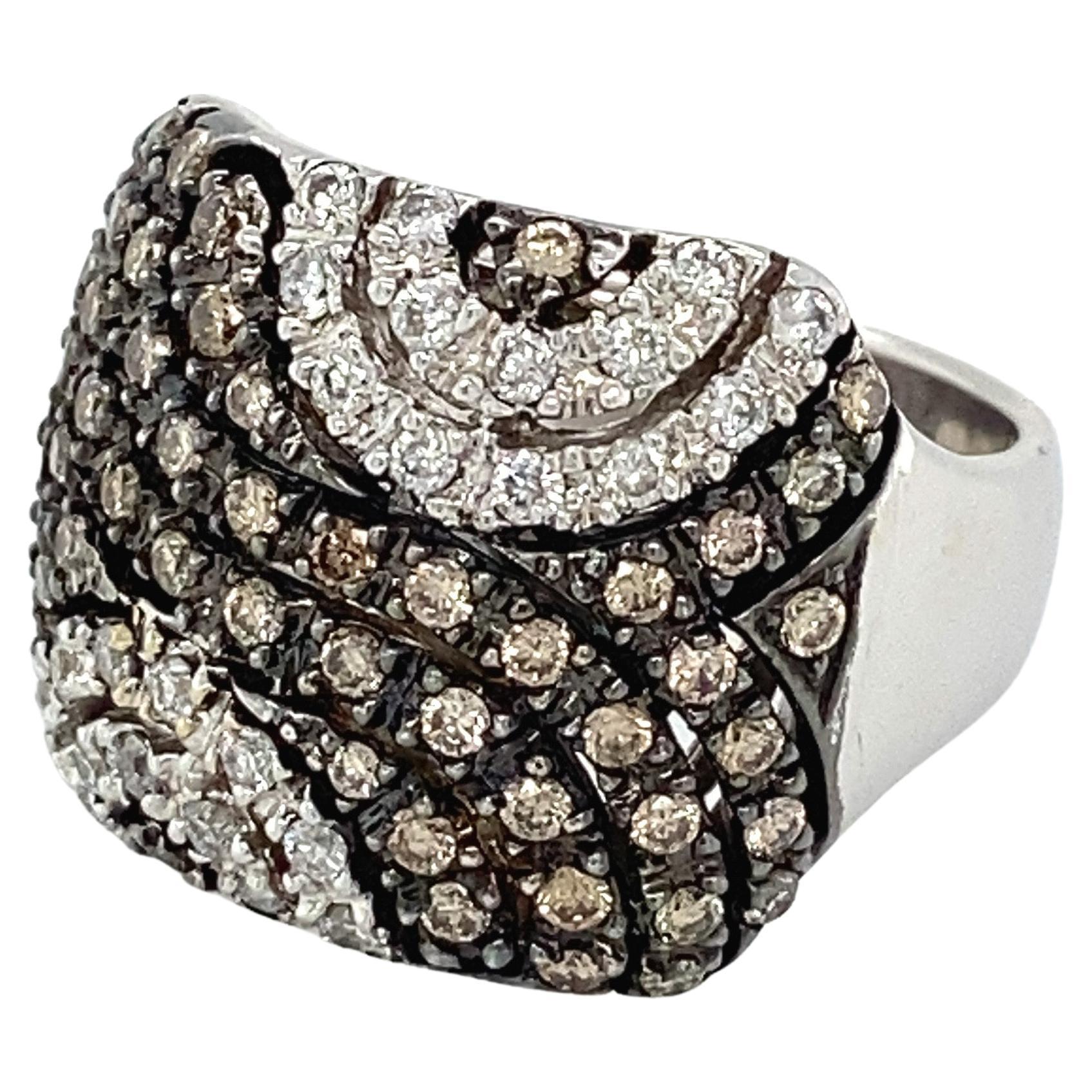 18ct White Gold and Diamond Dress Ring For Sale at 1stDibs