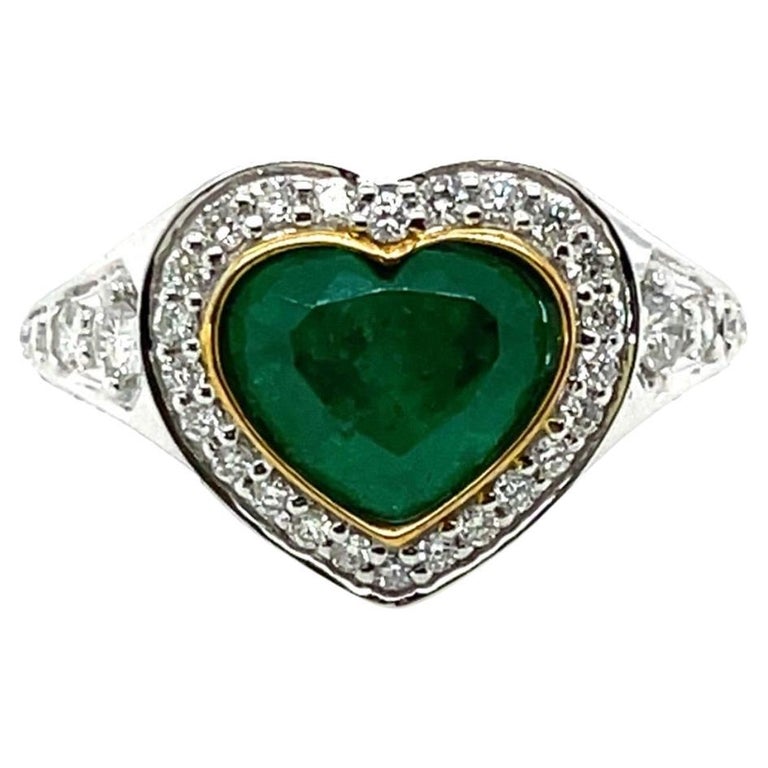 18 Karat Weißgold Herz-Smaragd und Diamant-Ring im Angebot bei 1stDibs