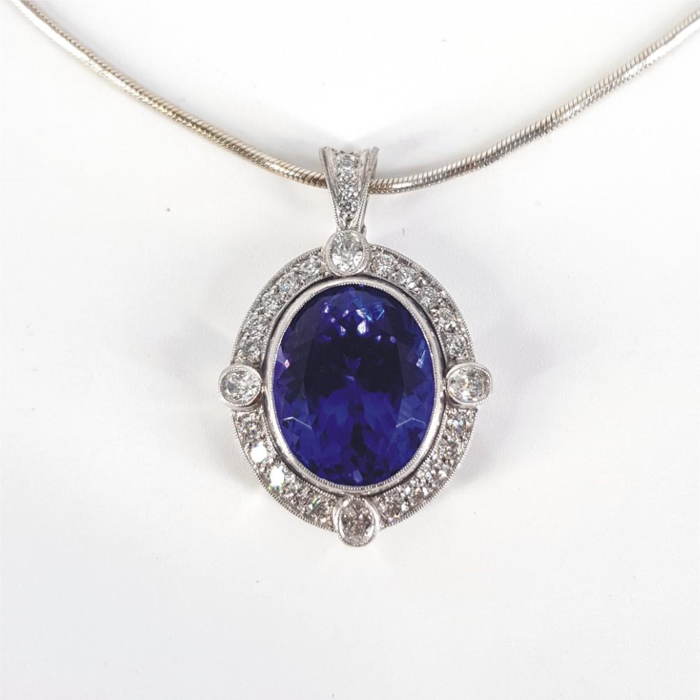 18ct White Gold Tanzanite and Diamond Necklace, Ring and Earrings Set ...
