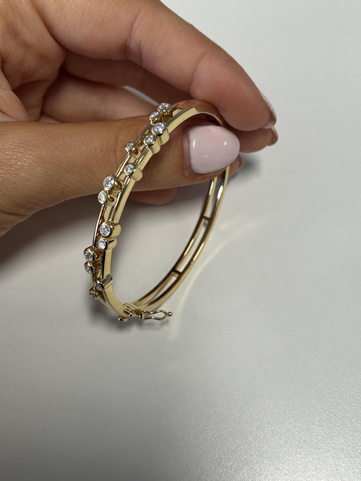 18ct Yellow Gold 1.00ct Diamond Bubble Bangle For Sale at 1stDibs