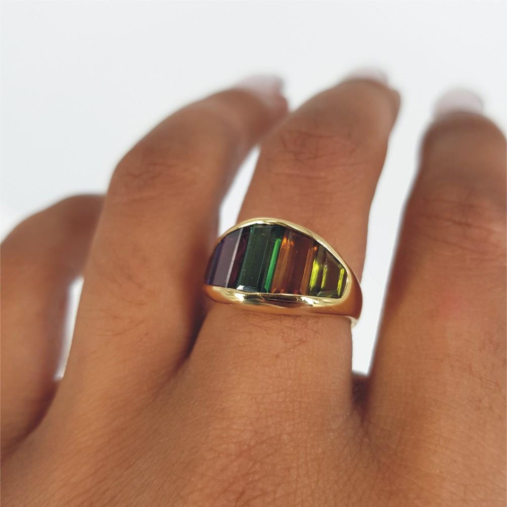 18ct Yellow Gold Multi Coloured Ring For Sale at 1stDibs
