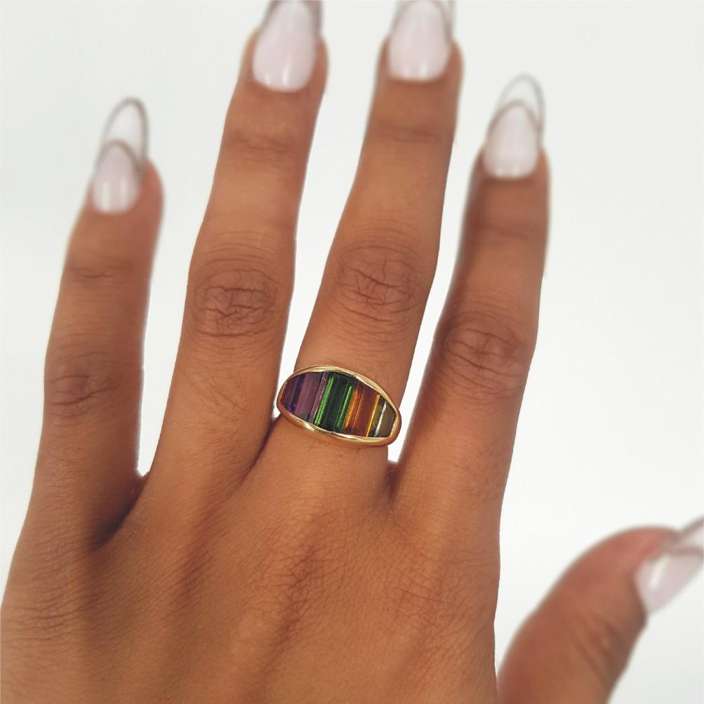 18ct Yellow Gold Multi Coloured Ring For Sale at 1stDibs