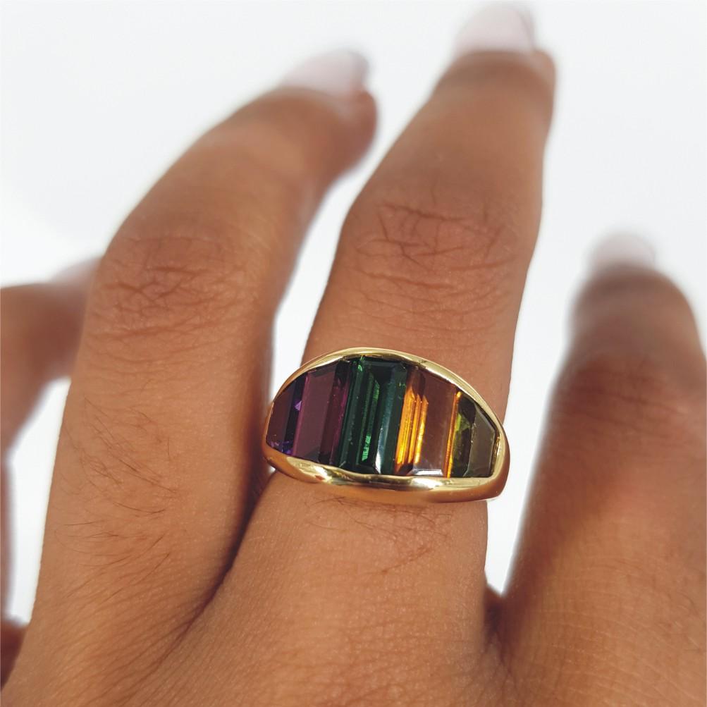 18ct Yellow Gold Multi Coloured Ring For Sale at 1stDibs
