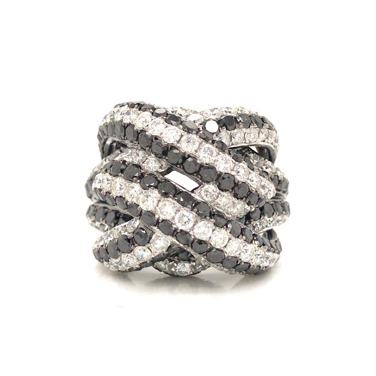 18K Black and White Diamond Twist Band White Gold at 1stDibs