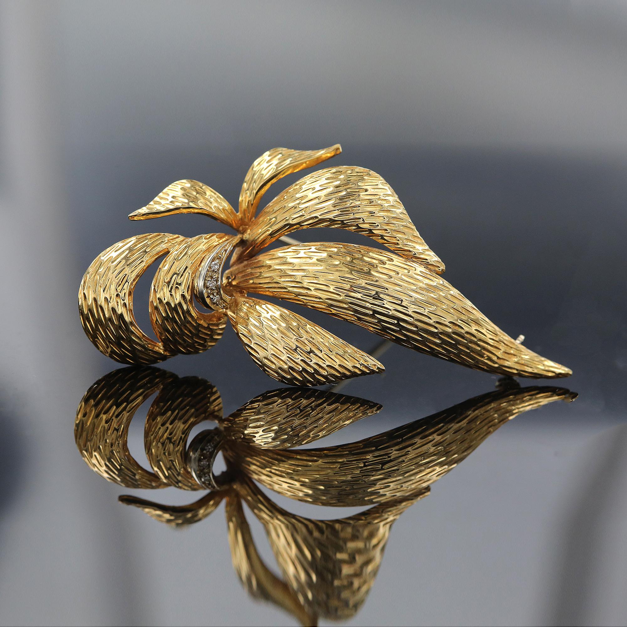 18k Gold and Diamond Brooch Circa 1970's For Sale at 1stDibs