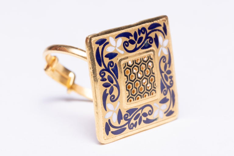 18k Gold and Enamel Signet Ring For Sale at 1stDibs