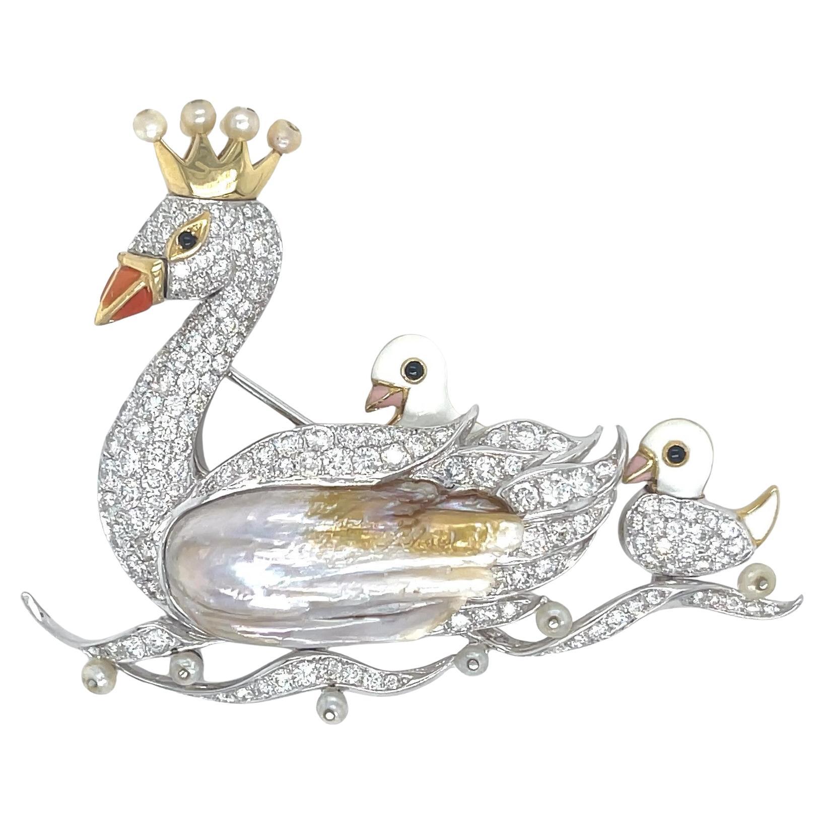Antique Enamel Swan Brooch of 14k Gold For Sale at 1stDibs