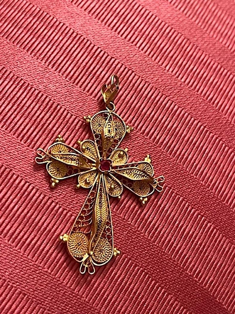 18k Gold and Ruby Vintage Filigree Large Cross Pendant For Sale at 1stDibs