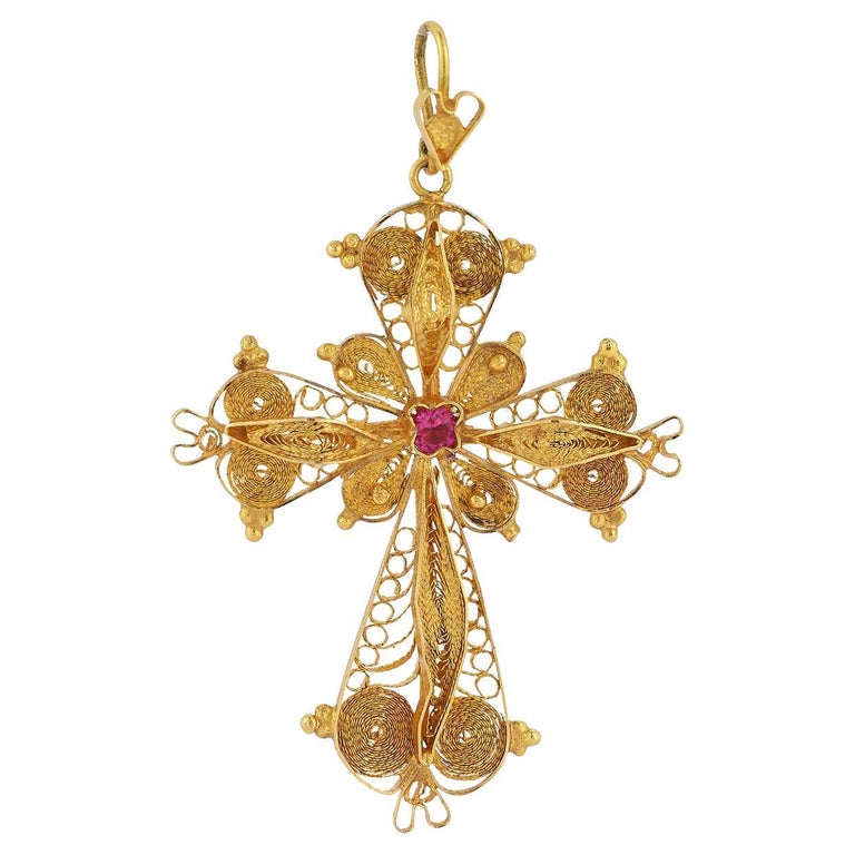 18k Gold and Ruby Vintage Filigree Large Cross Pendant For Sale at 1stDibs