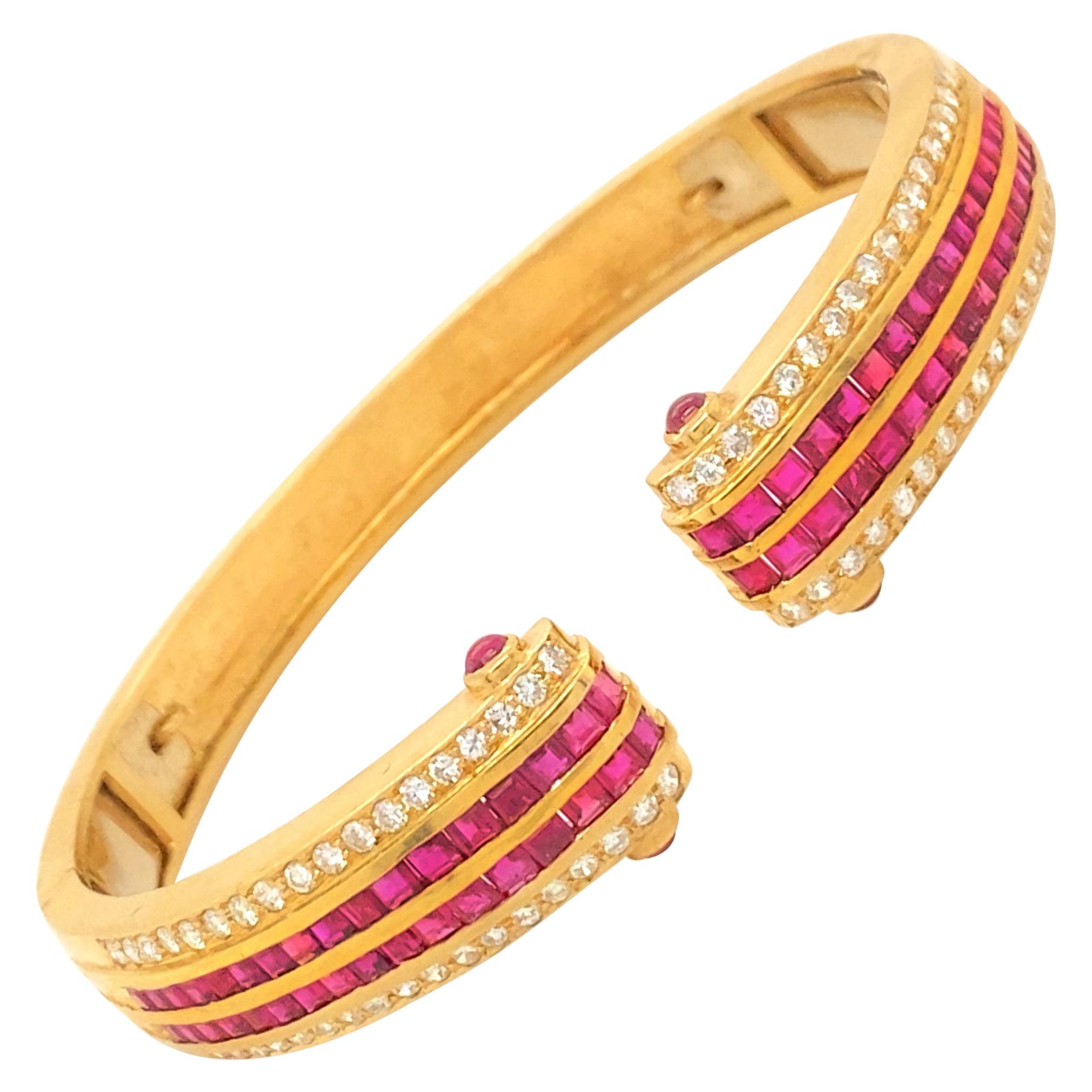 Lace Cufflink Bracelet in 18k gold For Sale at 1stDibs