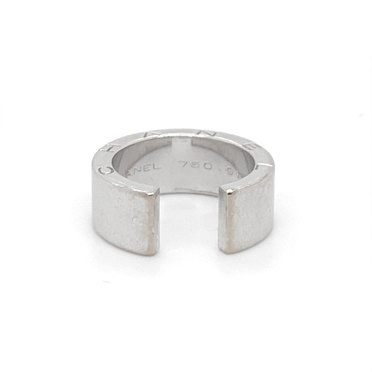 18k Gold Chanel Signature Ring For Sale at 1stDibs