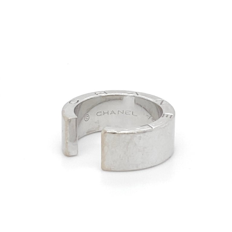 18K Gold Chanel Signature Ring For Sale at 1stDibs