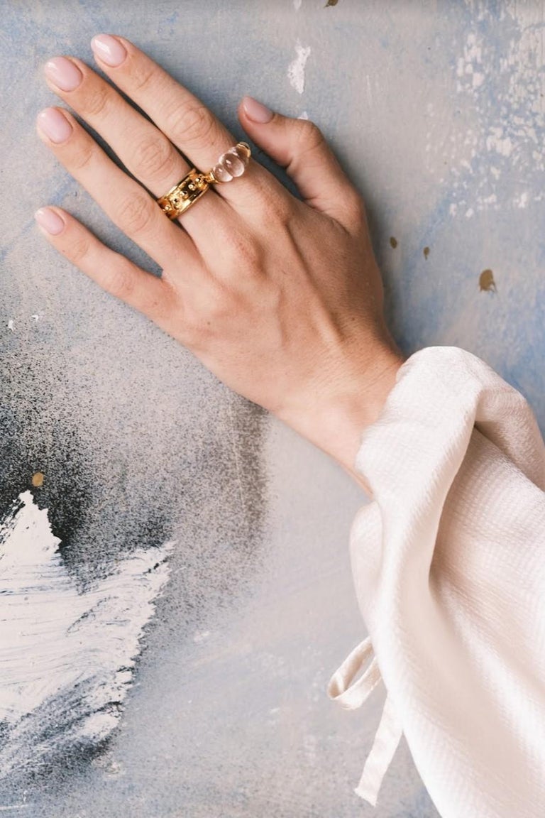 18k Gold Infinity Band Antiquity Sand Castle Ring For Sale at 1stDibs