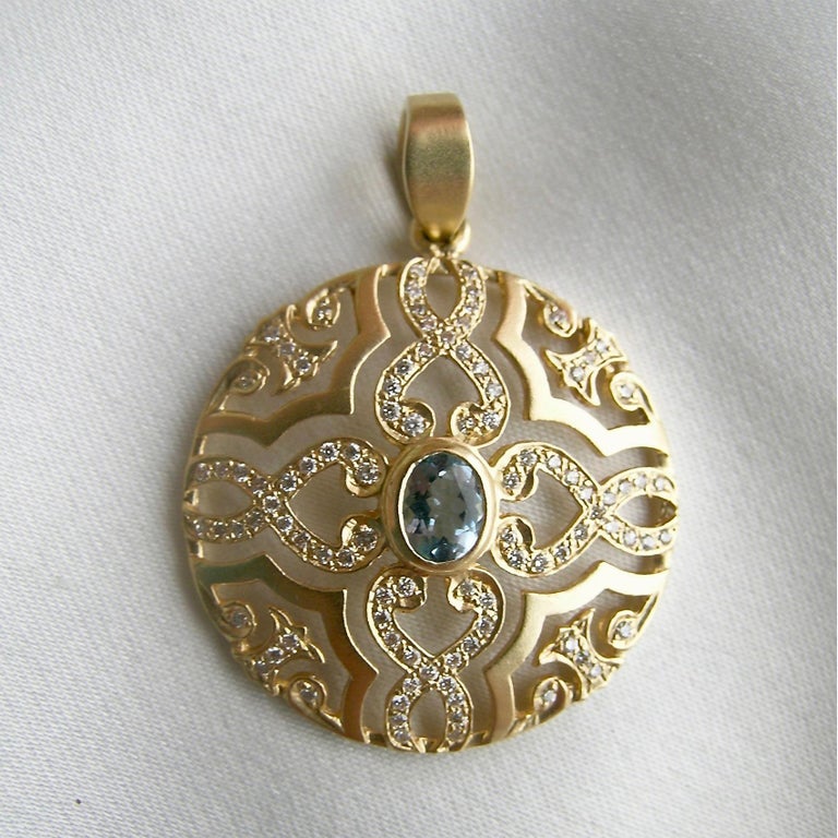18 Karat Gold Line Mandala Pendant with Diamonds and Green Tsavorite ...