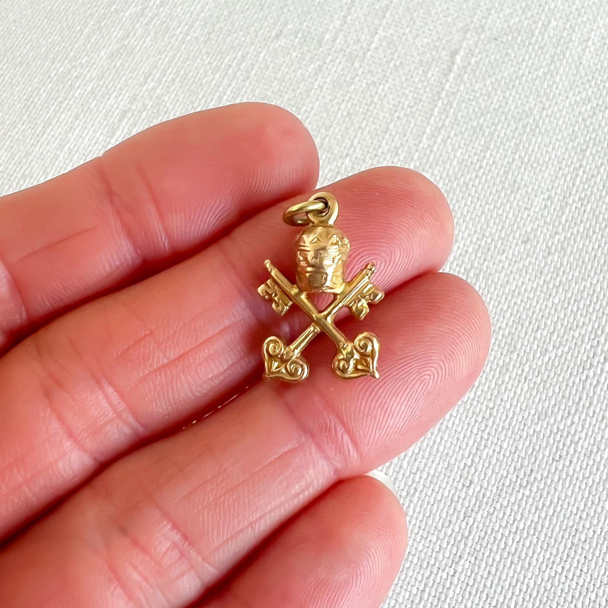 Vintage 18 Karat Gold Papal Keys of Heaven Vatican Crown Charm Pendant ...