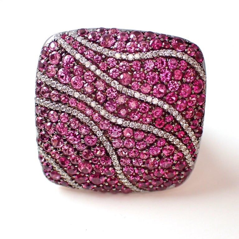 18K Gold Ring with White Round Diamonds and Pink Sapphires For Sale at ...