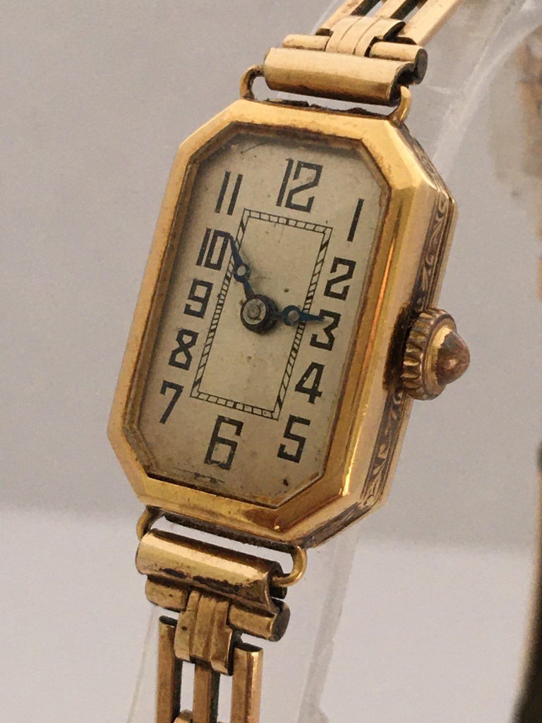18 Karat Gold Vintage 1930s Ladies Mechanical Watch at 1stDibs
