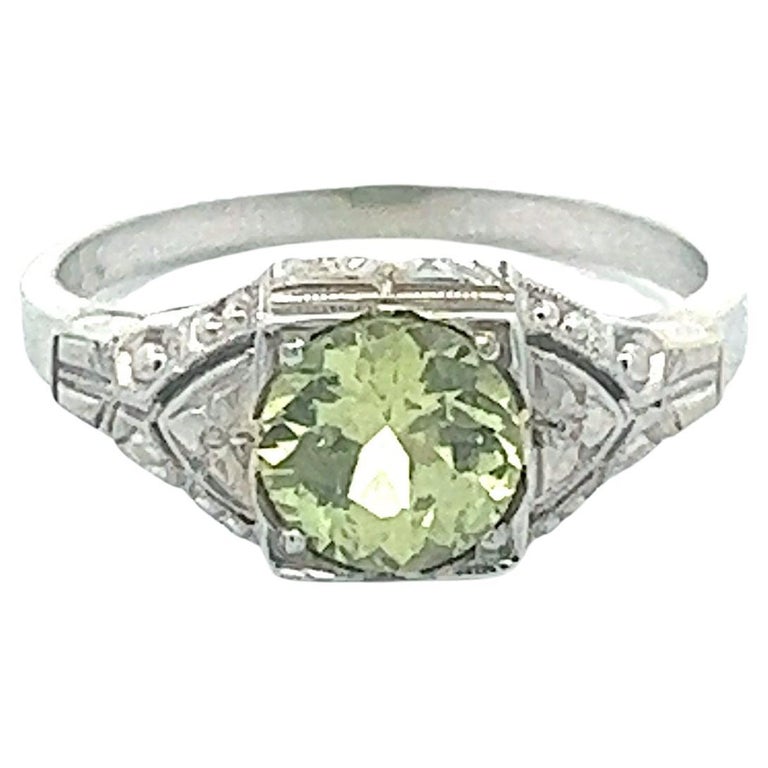 18k Green Sapphire Ring For Sale at 1stDibs