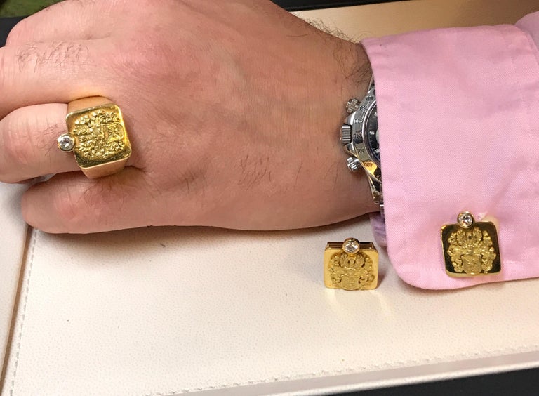 18k Solid Gold Men’s Signet Ring with Diamond Solitaire, Noble Coat of ...