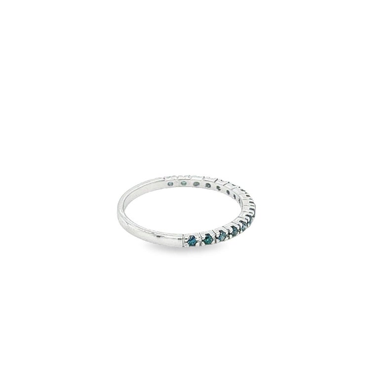 18k Solid White Gold Blue Round Cut Diamond Band Ring For Sale at 1stDibs
