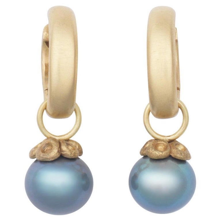 18k V-Shaped Gold Hoop Earrings with Small Round Grey Freshwater Pearls ...