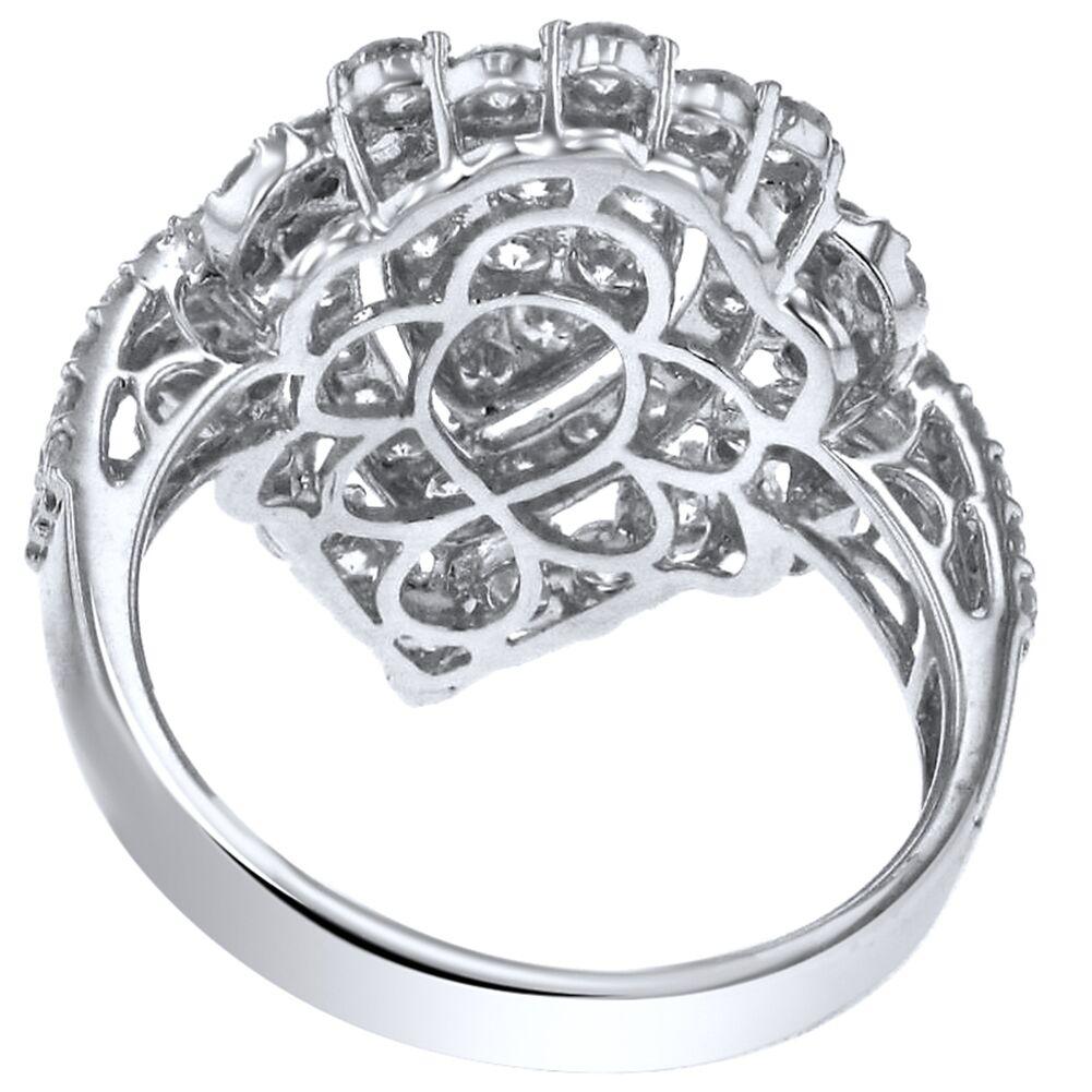 18 Karat White Gold 2.00 Carat Diamond Tear Drop Ring For Sale at 1stDibs