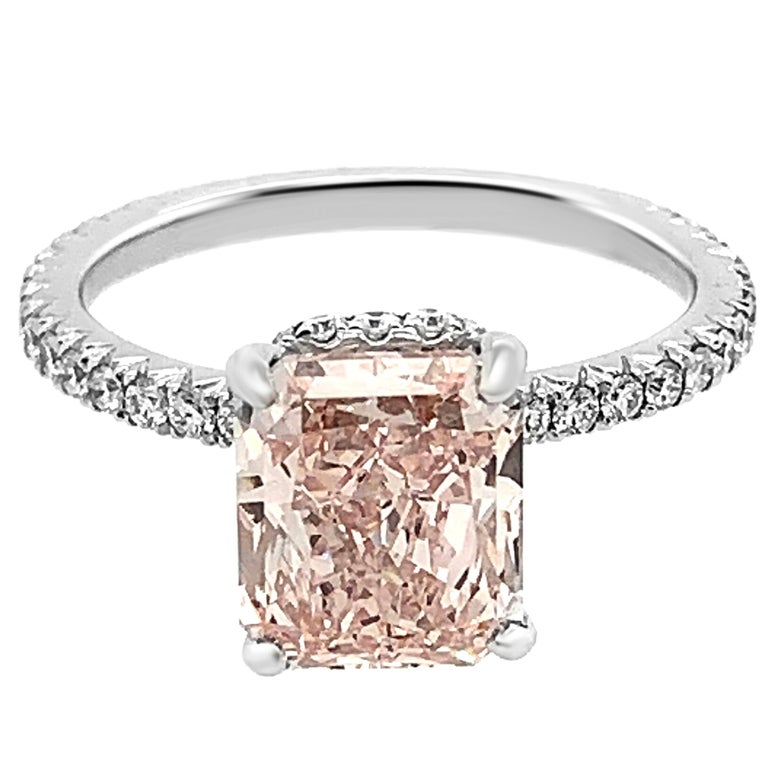 18k White Gold 3.03 CT Radiant 0.50 CT Round Cut Fancy Intense Pink ...