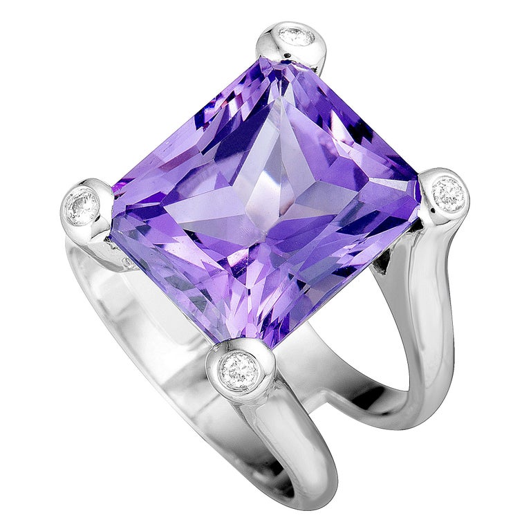 18 Karat White Gold 4 Diamonds and Rectangle Amethyst Ring at 1stDibs