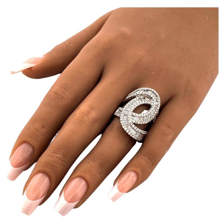 18K White Gold and Cluster Diamond Infinity Loop Ring For Sale at 1stDibs