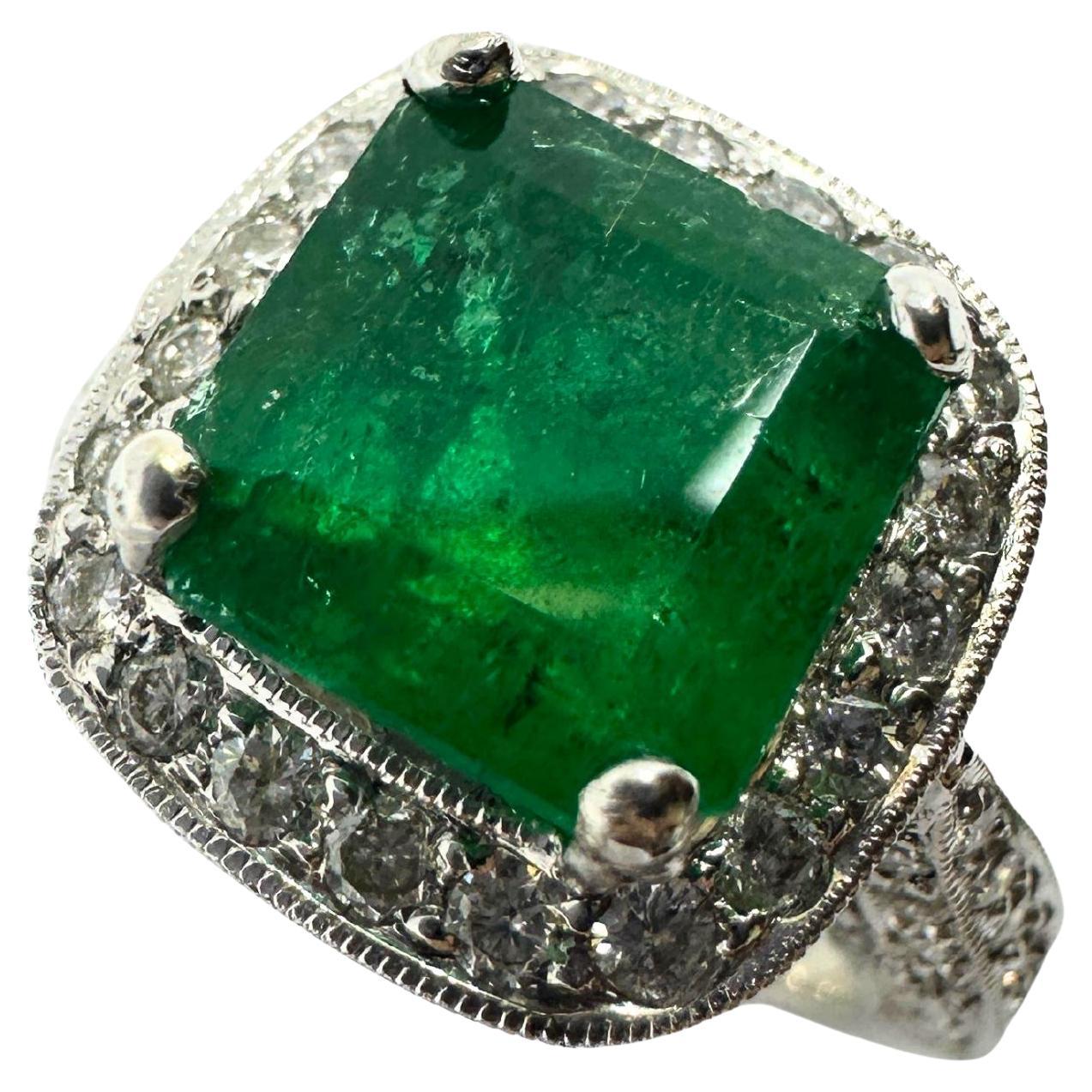 18K White Gold Diamond and Emerald Ring For Sale at 1stDibs