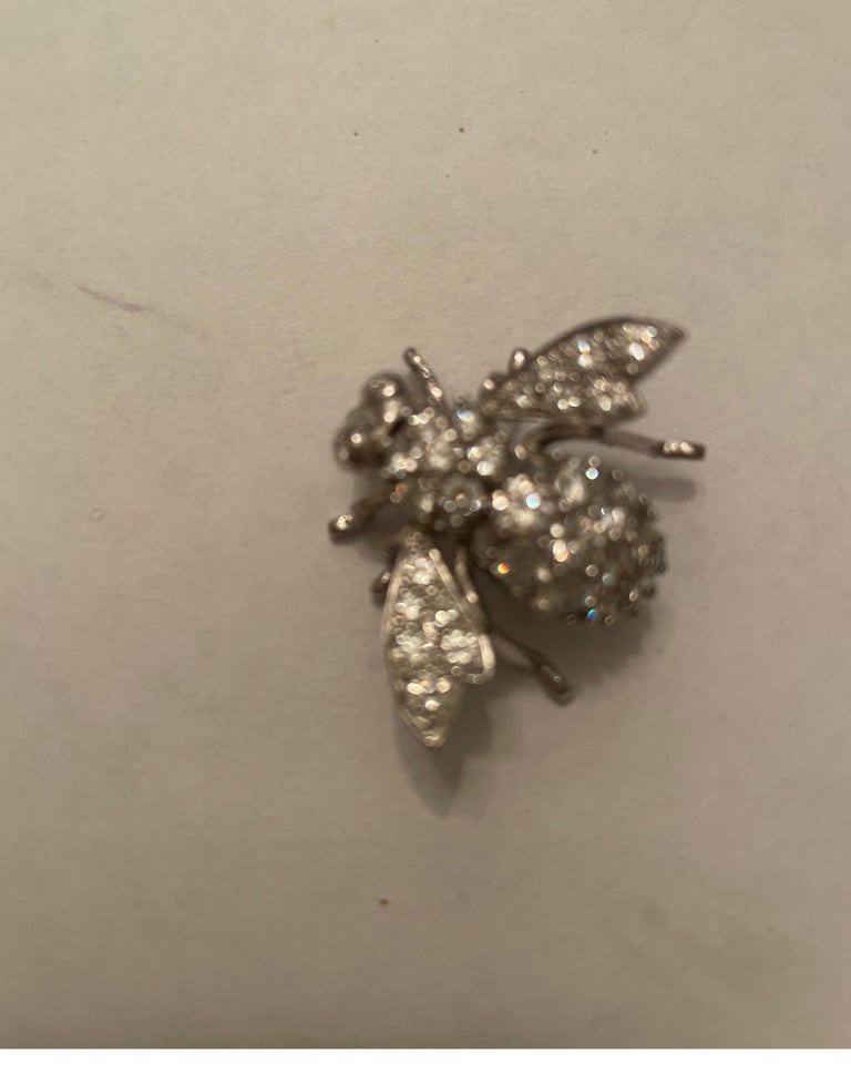 18 Karat White Gold Diamond Bee Pin For Sale at 1stDibs