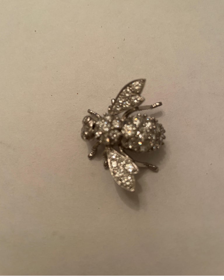 18 Karat White Gold Diamond Bee Pin For Sale at 1stDibs