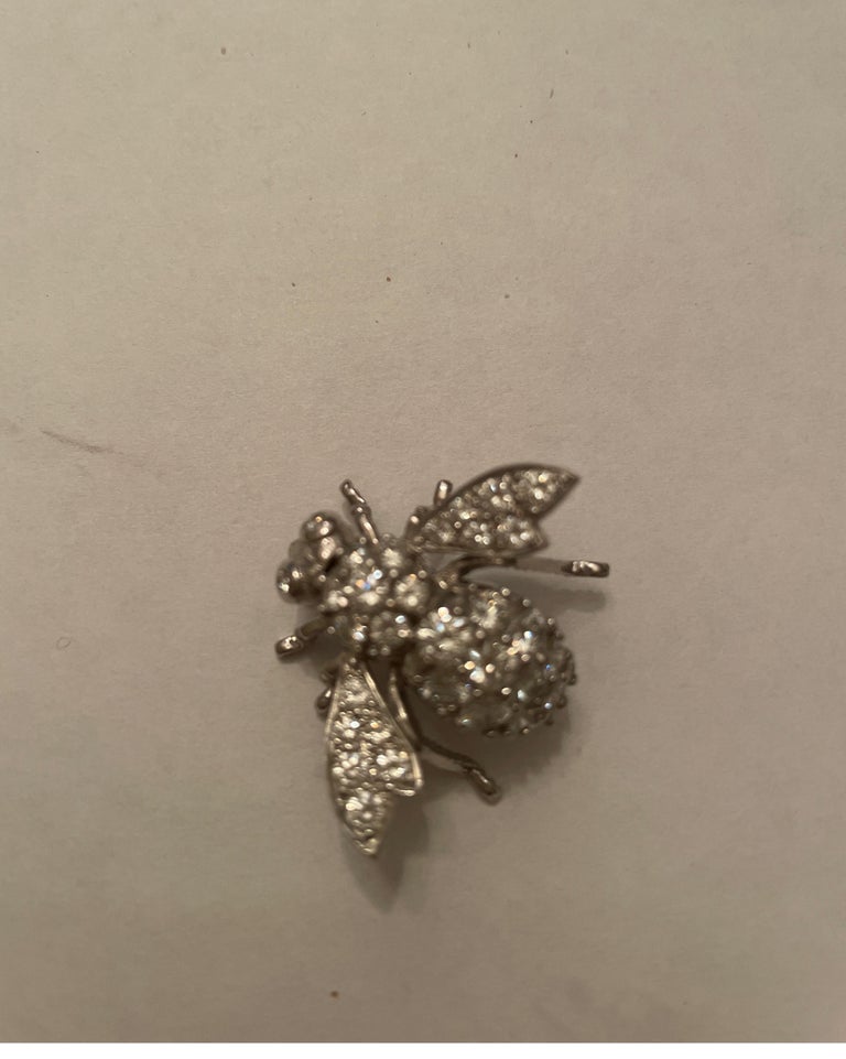 18 Karat White Gold Diamond Bee Pin For Sale at 1stDibs
