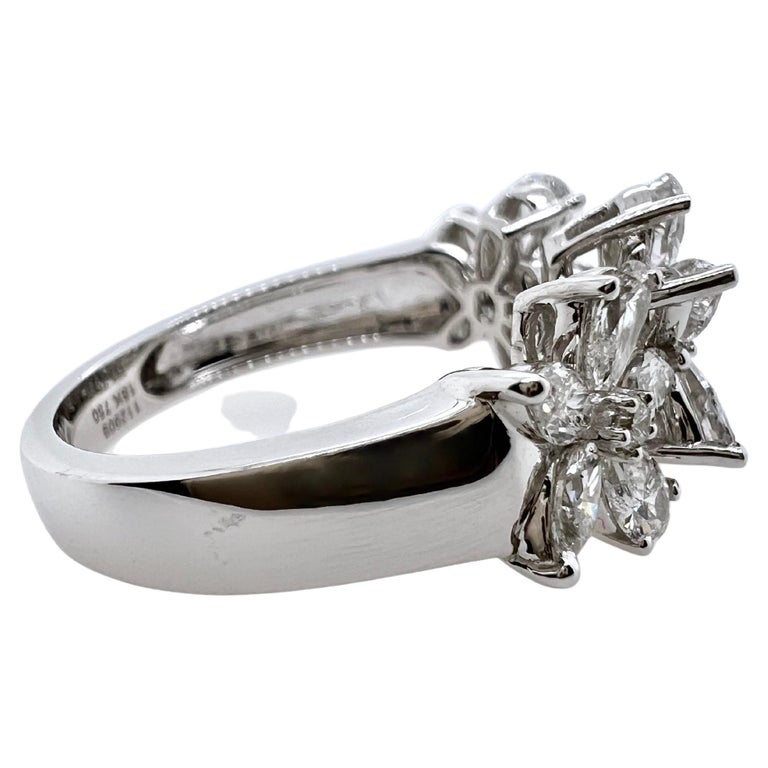 18k White Gold Diamond Floral Ring For Sale at 1stDibs