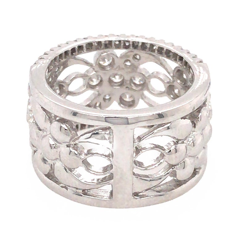 18k White Gold Diamond Flowers Band Ring For Sale at 1stDibs