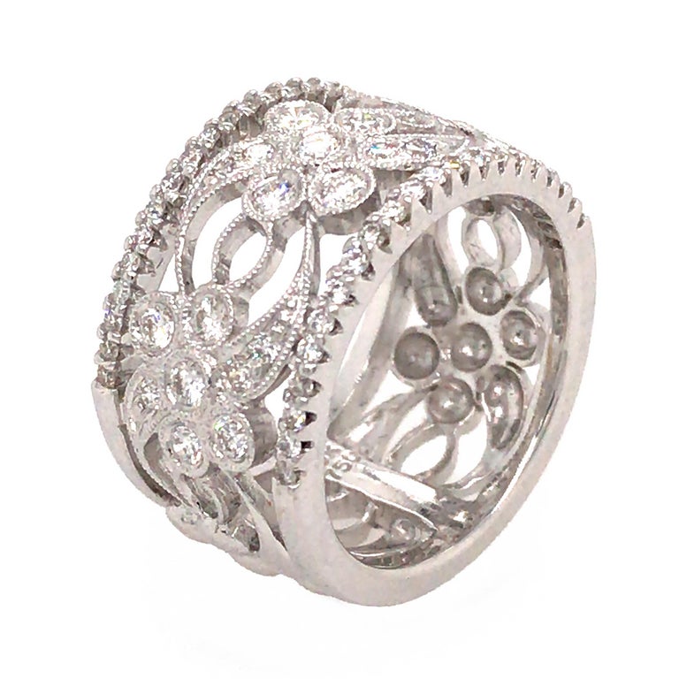18k White Gold Diamond Flowers Band Ring For Sale at 1stDibs