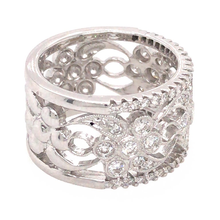 18k White Gold Diamond Flowers Band Ring For Sale at 1stDibs