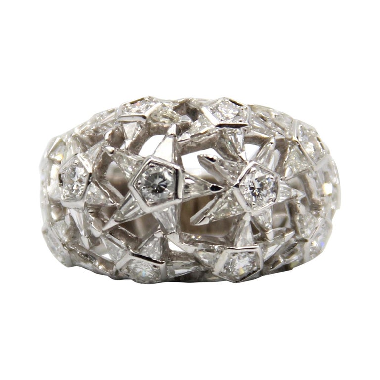 18k White Gold Diamond Ring Designed with Stars For Sale at 1stDibs