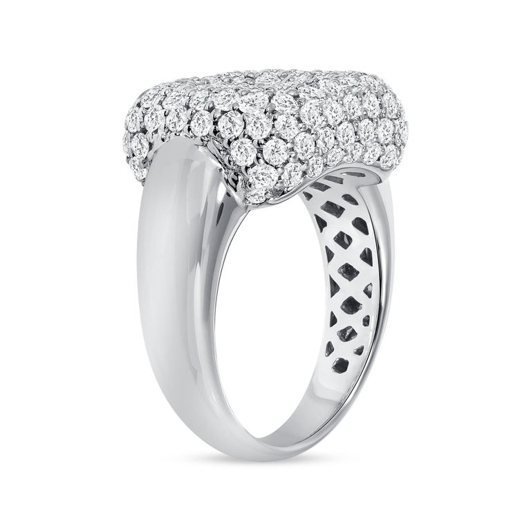18K White Gold Diamond Ring For Sale at 1stDibs